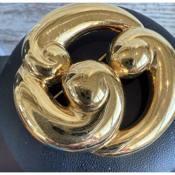Monet | Jewelry | Monet Brooch Vintage Swirl Gold Tone | Poshmark